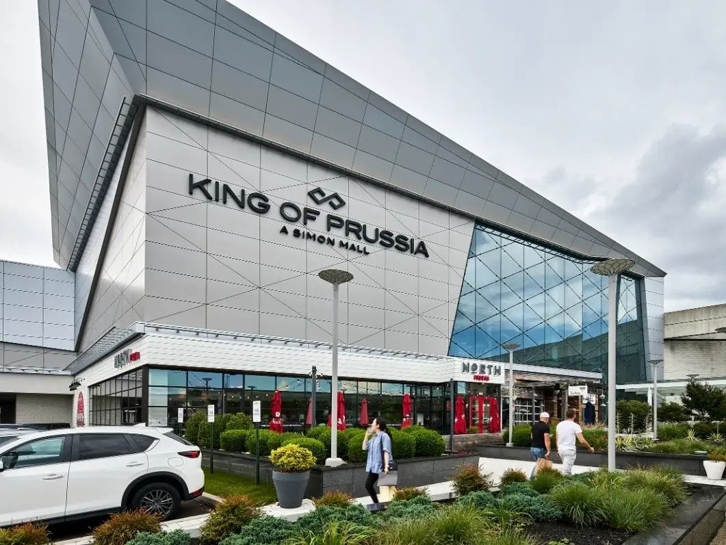 100 police officers respond to 'defiant' KOP mall crowd