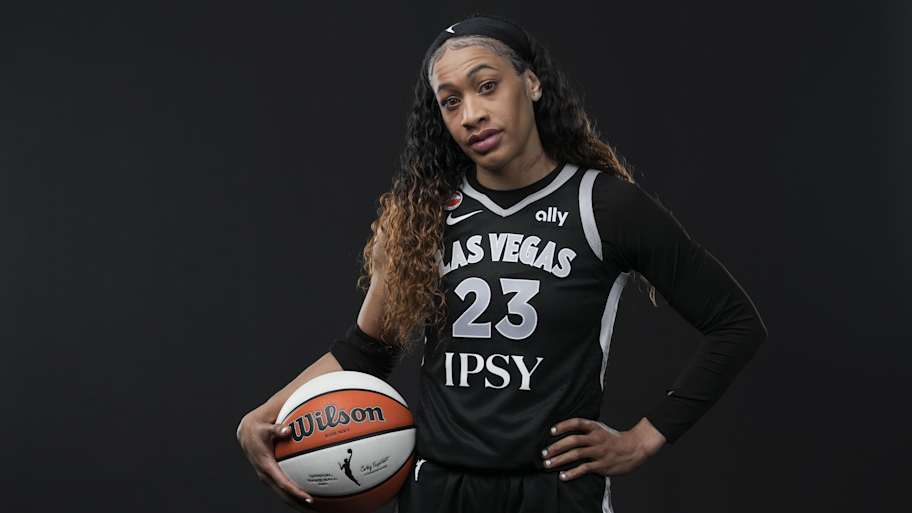 Chennedy Carter's 'disappointed' postgame presser draws reaction after ...