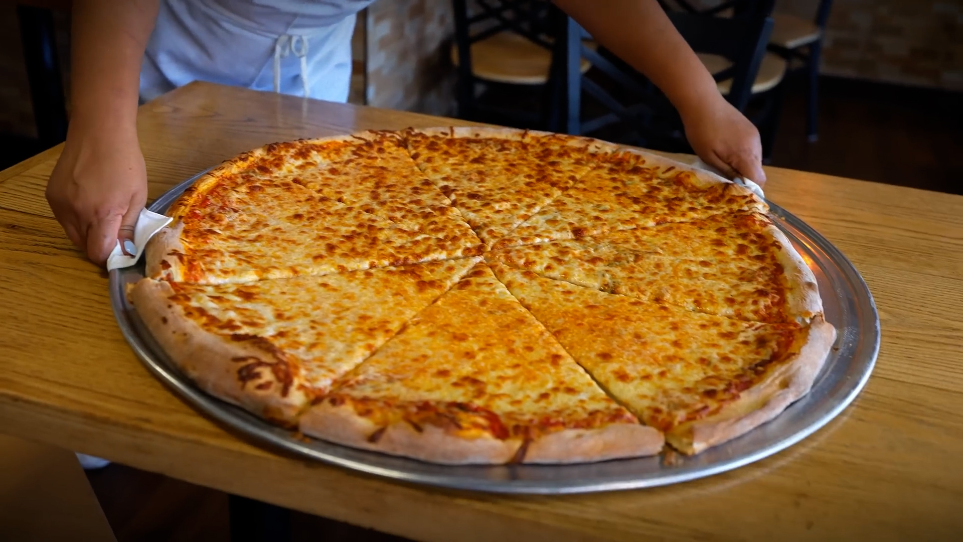 Man attempts giant 14lb pizza challenge with $1,000 prize