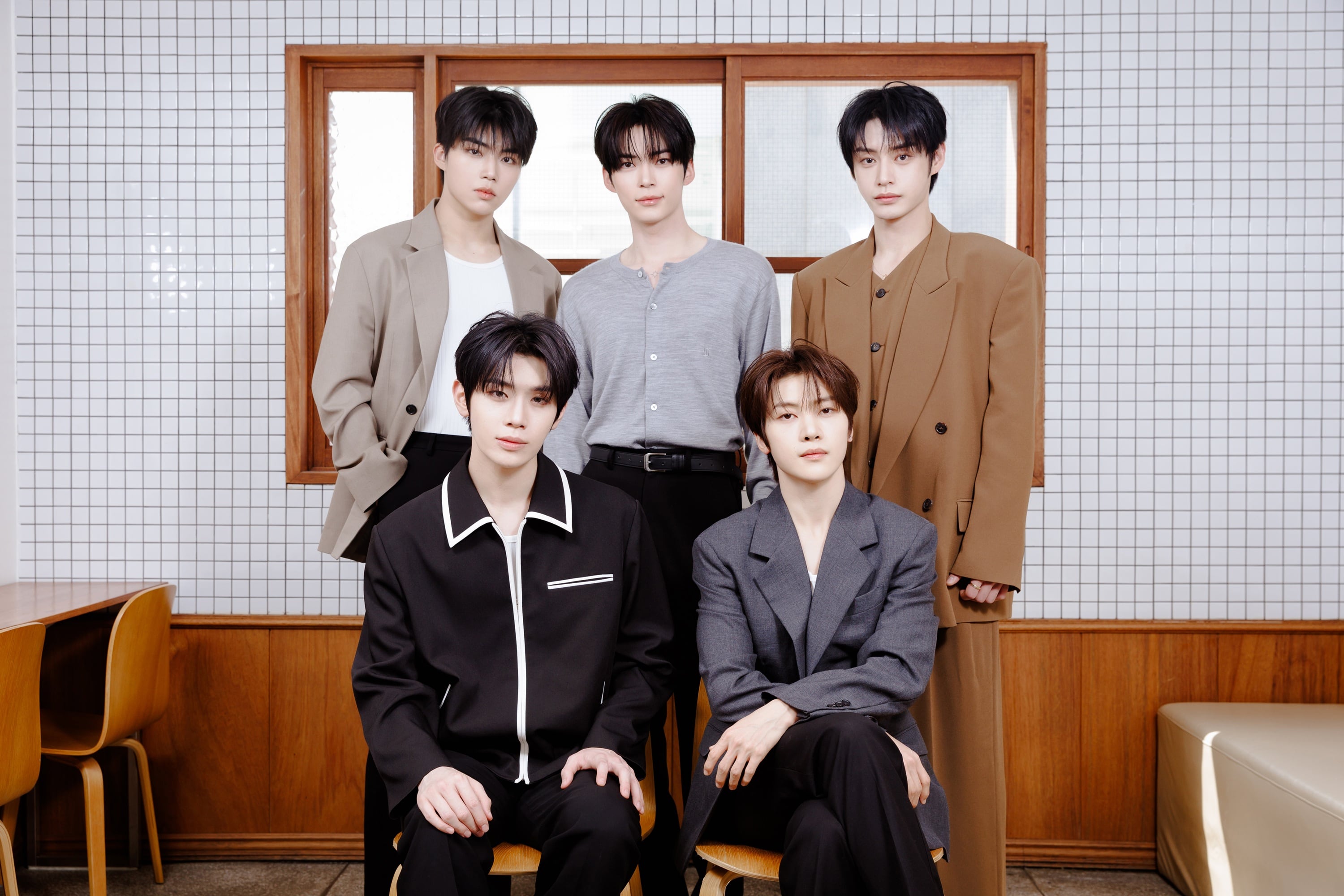 Zero Base One's Jebewon Ascend as Five-Member Group with *TOP5*