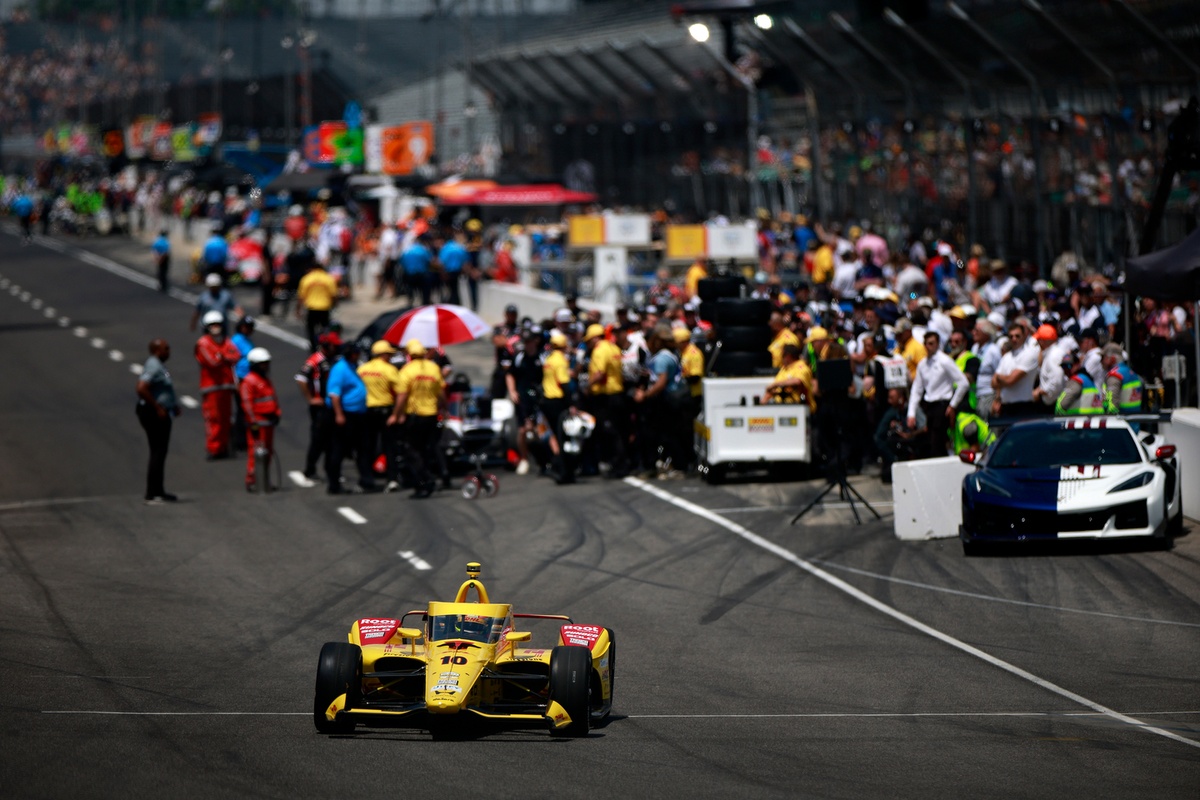 Alex Palou delivers crushing final run to claim Indy 500 pole, Rossi second