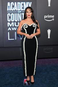 Kacey Musgraves goes vintage pinup at the 2026 ACM Awards