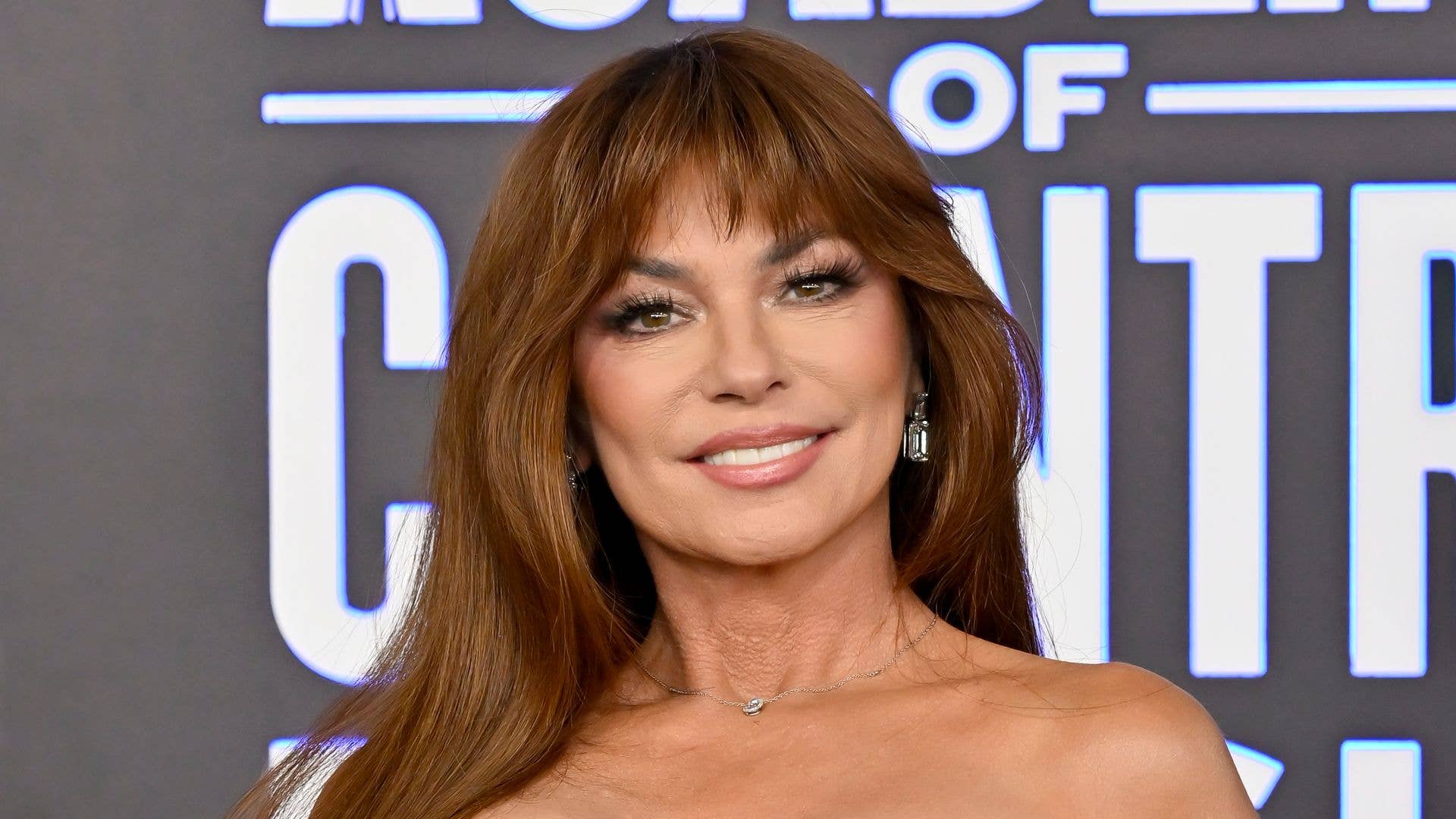 Shania Twain steals the show in glorious gown as first-time host of the ...