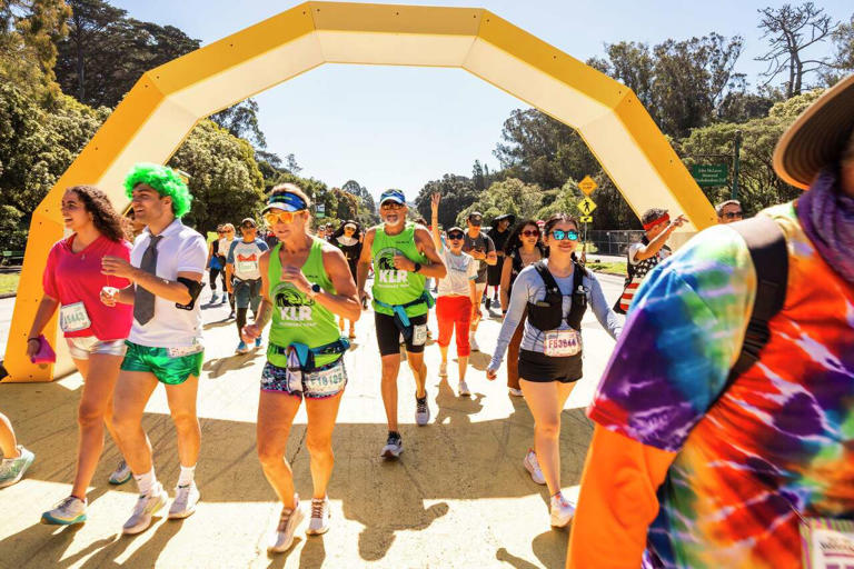 Bay to Breakers: Costumes, chaos in SF.'s wildest street party - minus ...