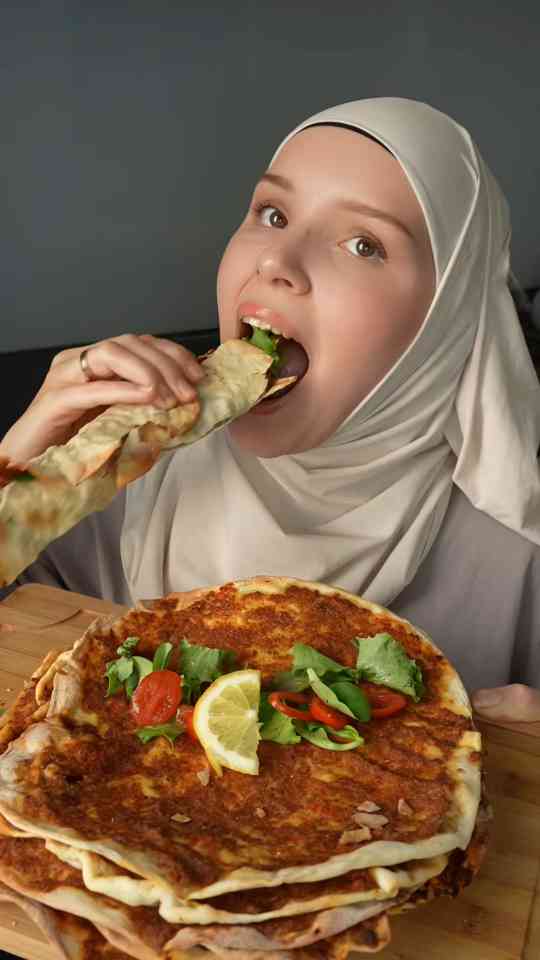 Lahmacun-Wrap mit herzhaftem Geschmack