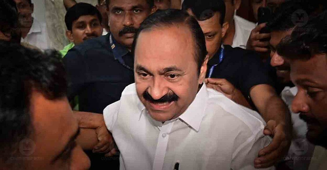 UDF returns to power after 10 years; thousands gather for swearing-in ...