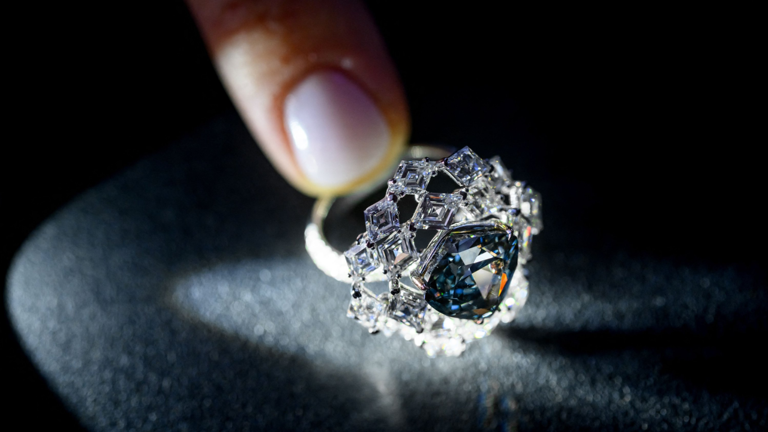 This Rs 122 crore blue-green diamond is becoming the internet’s latest ...