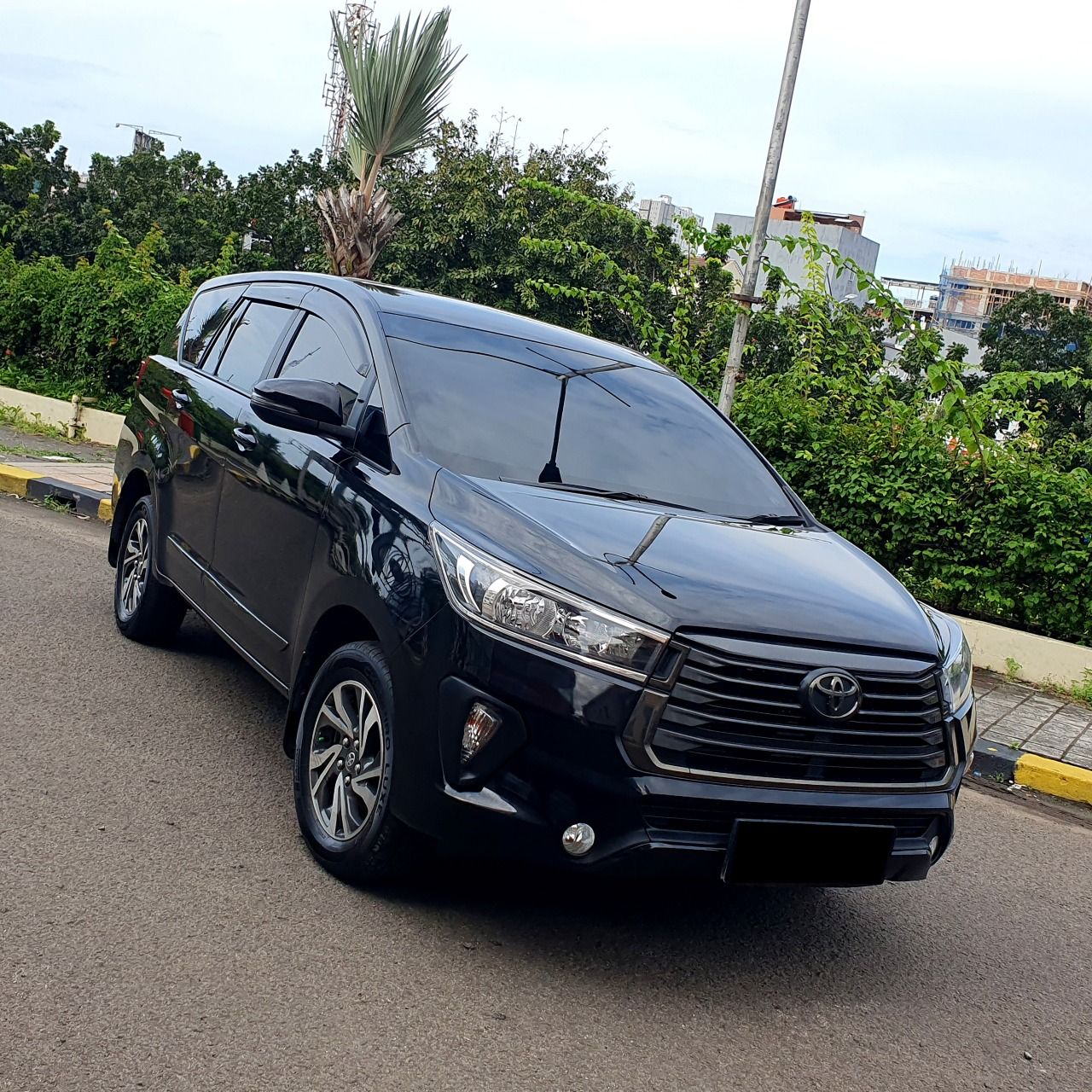 Mobil bekas Kijang Innova Reborn bensin 2022 harganya tinggal segini