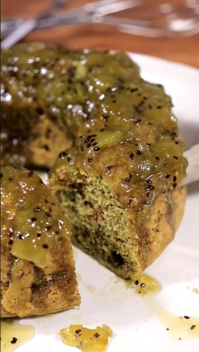 Fluffy matcha cake with fresh kiwi sauce