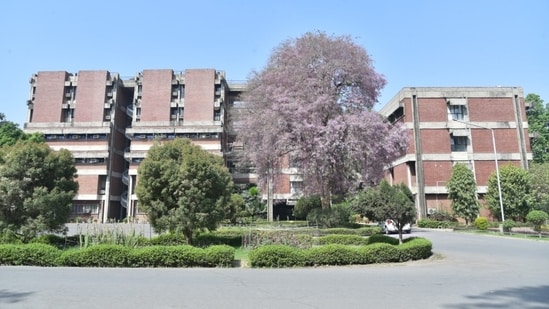 IIT Kanpur introduces 4 online MTech programs on AI, machine learning ...
