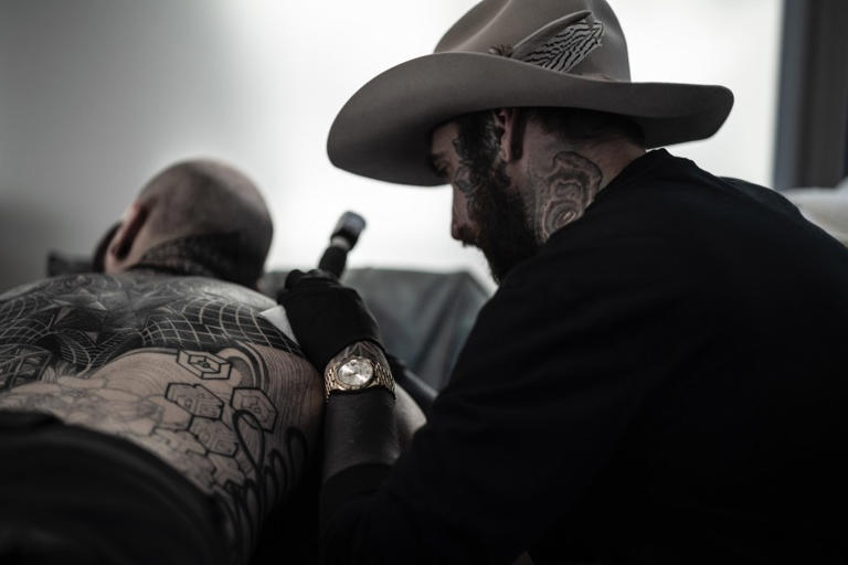 This artist tattooed Usher, Kat Von D, and other celebrities — now he’s ...