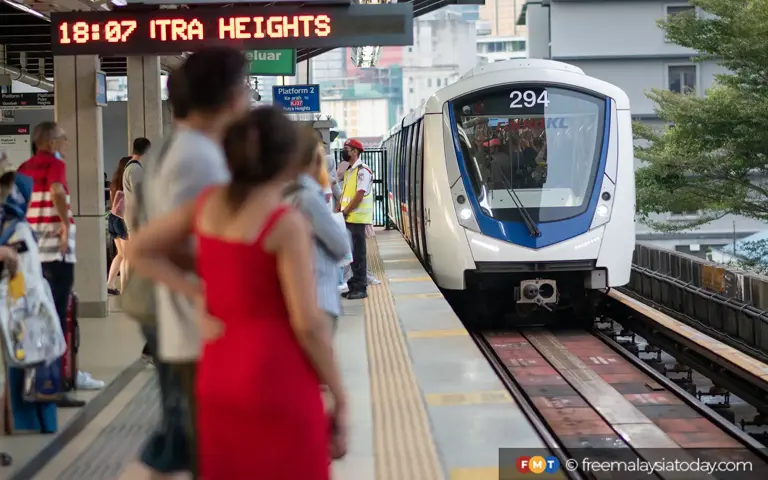 Kelana Jaya LRT services disrupted by immobile train