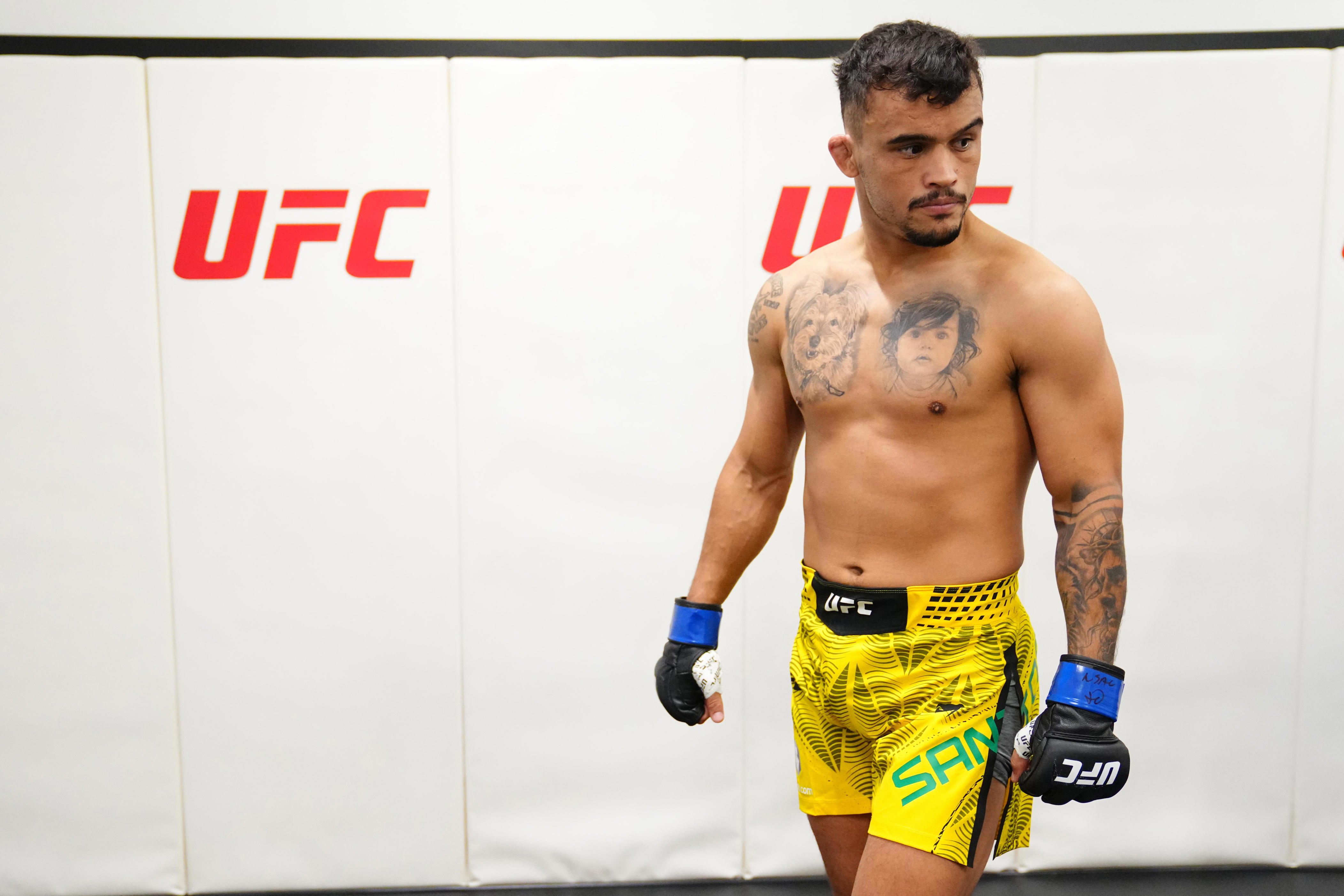 Three UFC Vegas 117 fighters transported to hospital, including main ...