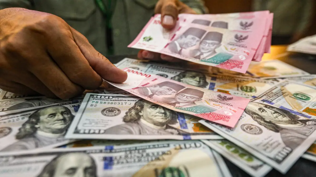 Rupiah masih terpuruk hari ini, ada di level Rp 17.951 per 1 USD