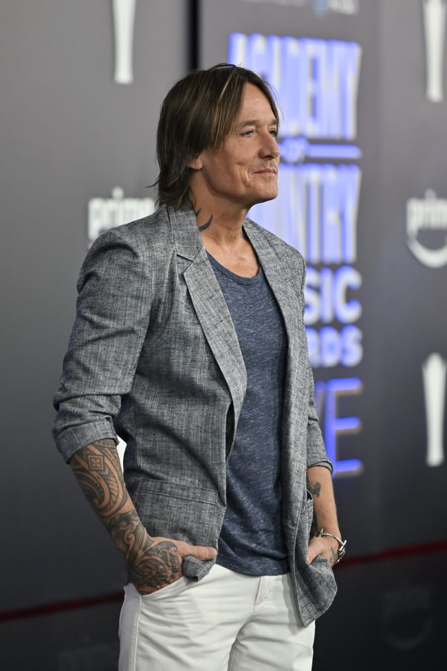 2026 ACM Awards: See the glamorous photos from the red carpet