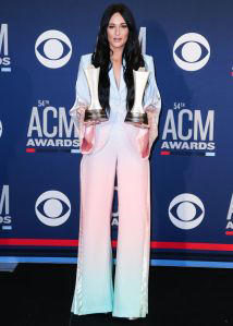 Kacey Musgraves goes vintage pinup at the 2026 ACM Awards
