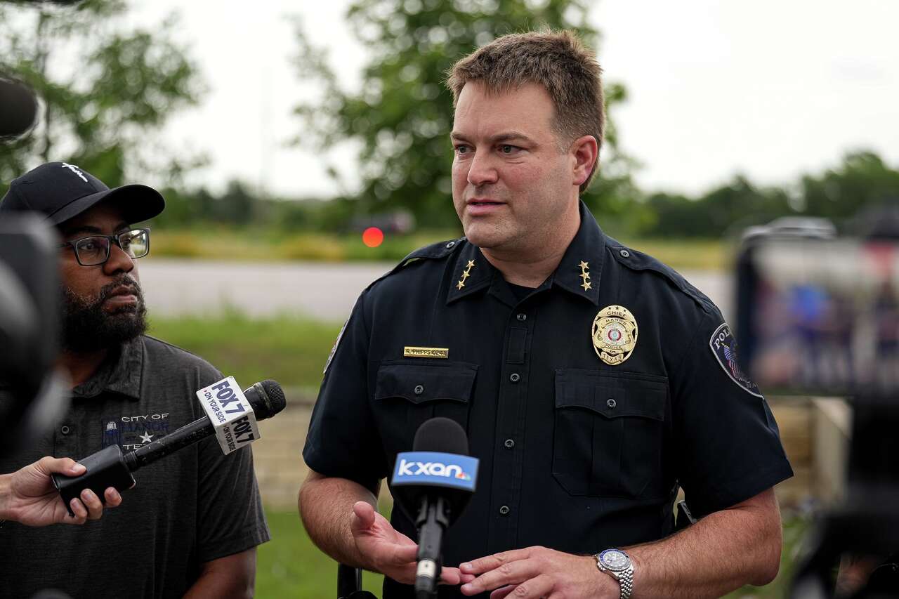 2 teens arrested, 1 suspect sought after Austin shooting spree injures 4