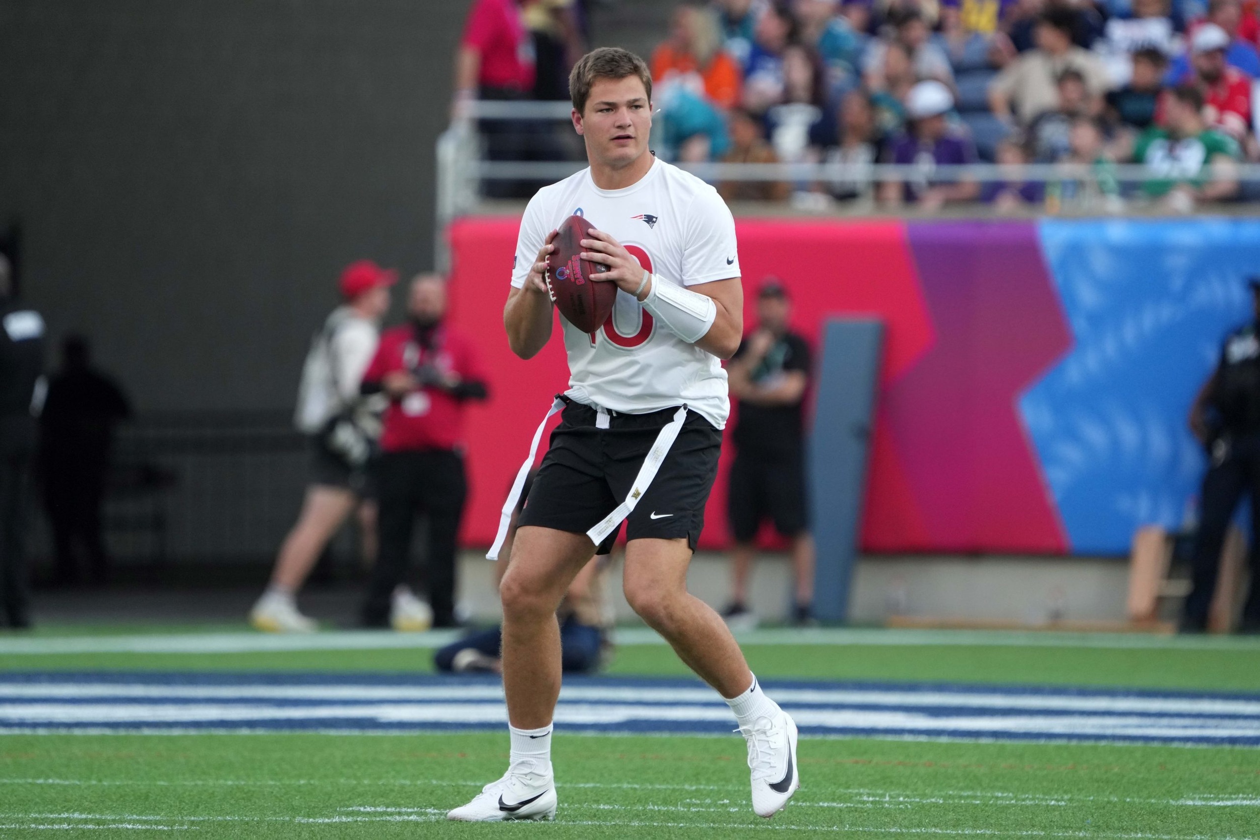 Caleb Williams vs. Drake Maye: NFL hypes Week 7 matchup