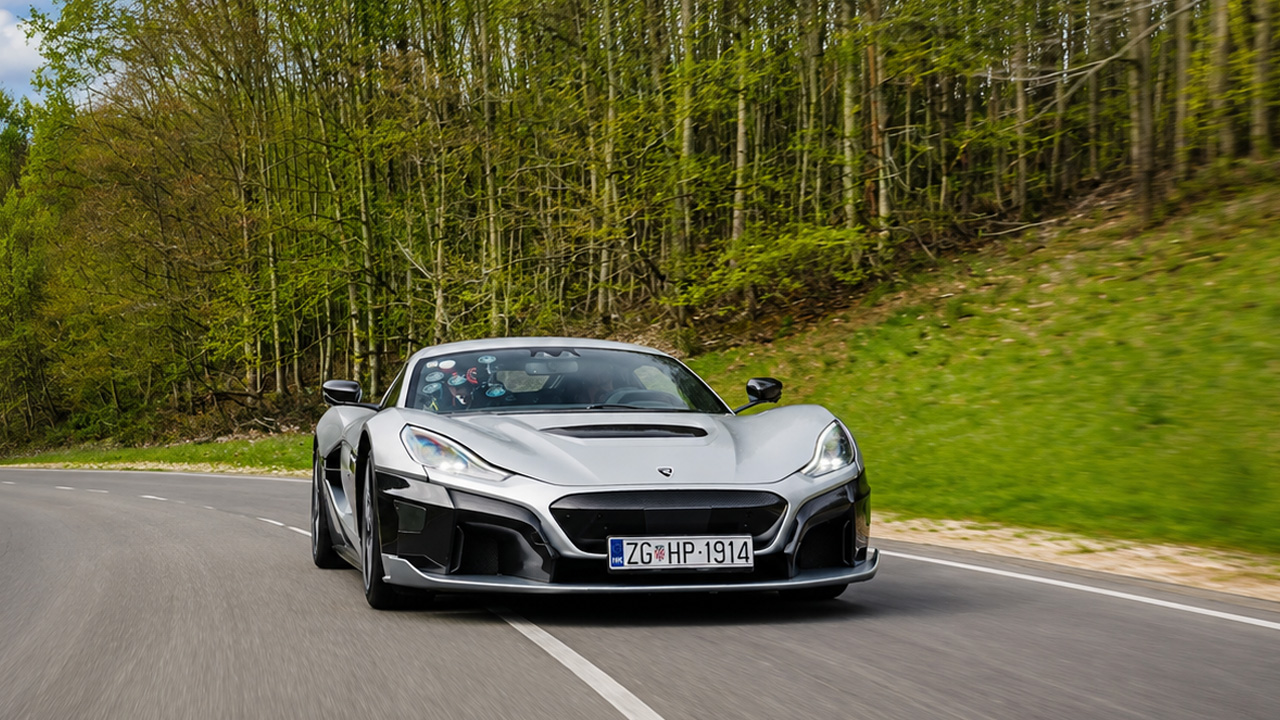 How does Richard Hammond face a Rimac again?