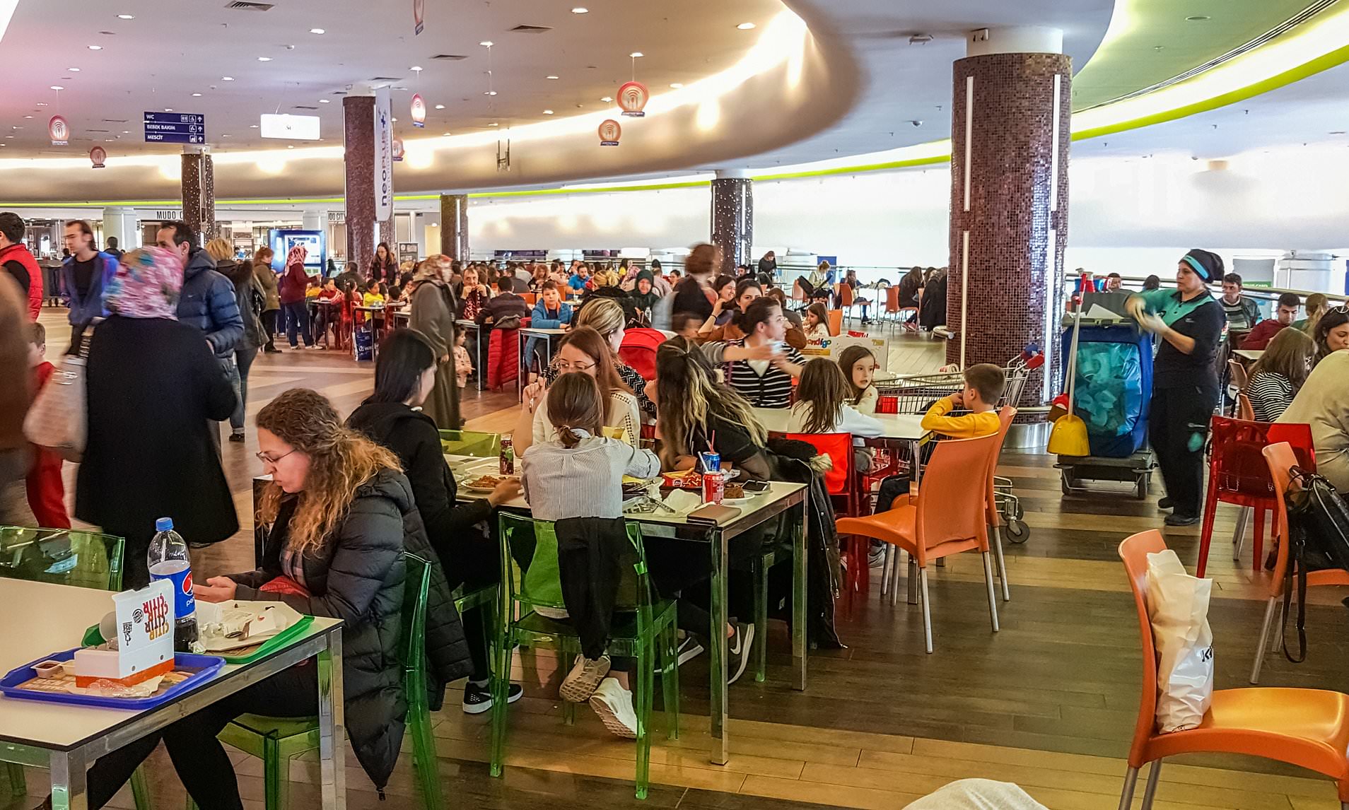 Revealed: Loud restaurants are driving diners away as Brits refuse to ...