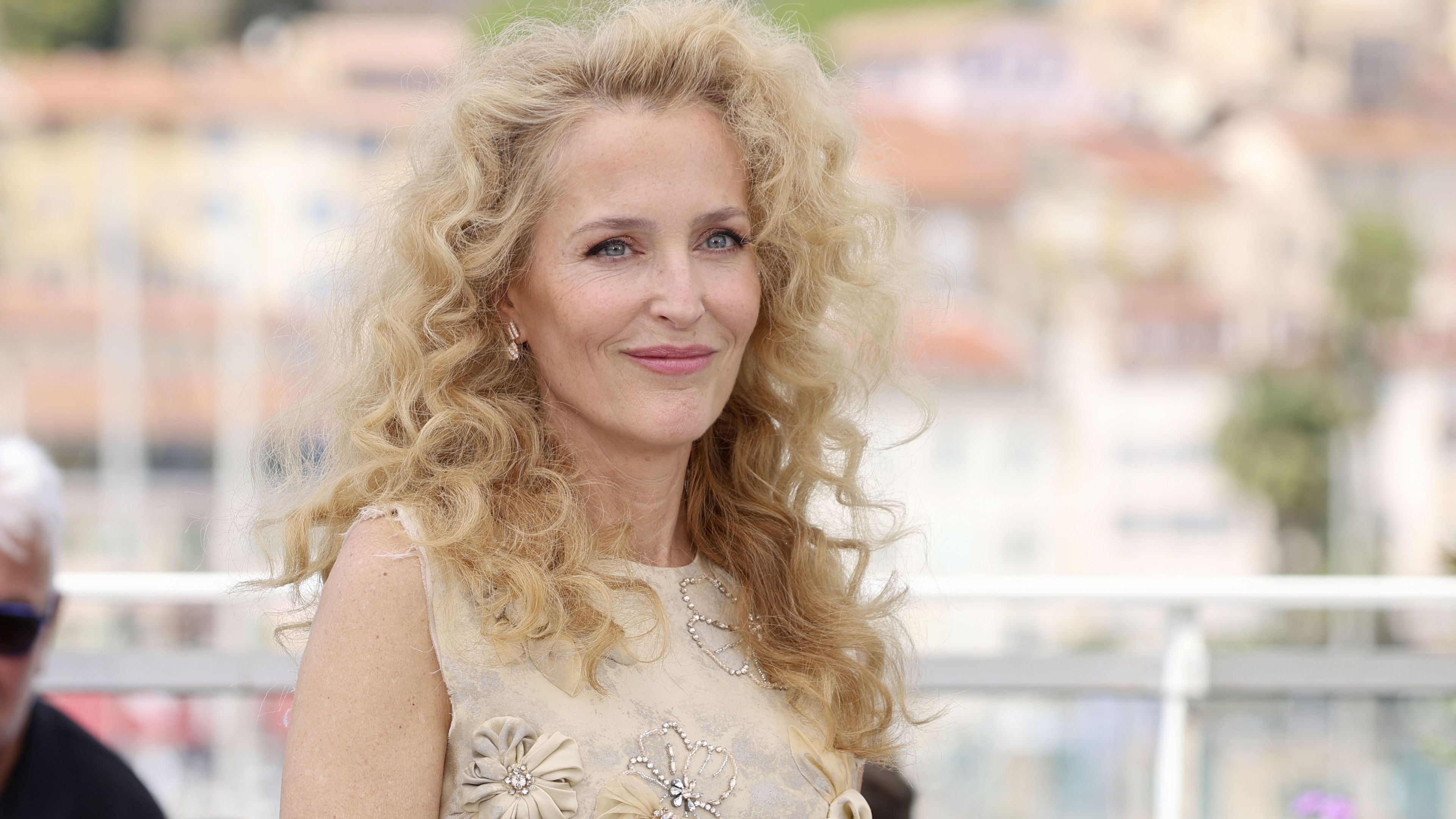 Gillian Anderson’s new horror movie debuts with perfect Rotten Tomatoes ...