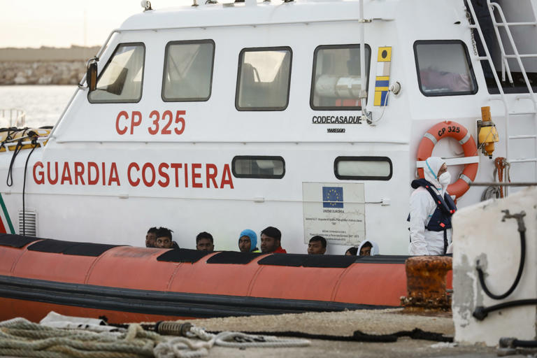 Migranti soccorsi al largo di Portopalo, sbarchi ad Augusta e Pozzallo