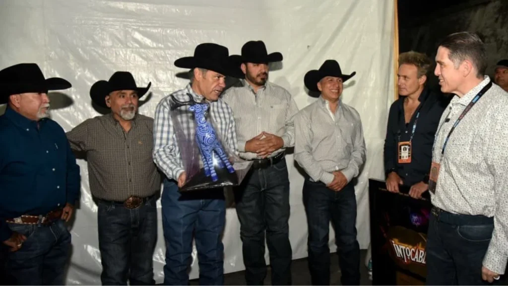 'Intocable' recibe venado huichol en la alcaldía Benito Juárez