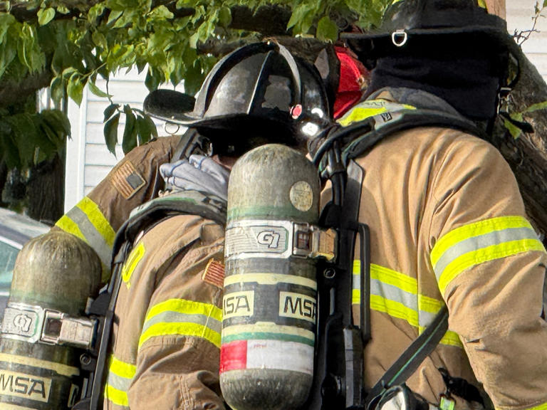 Crews battle house fire in Twin Falls