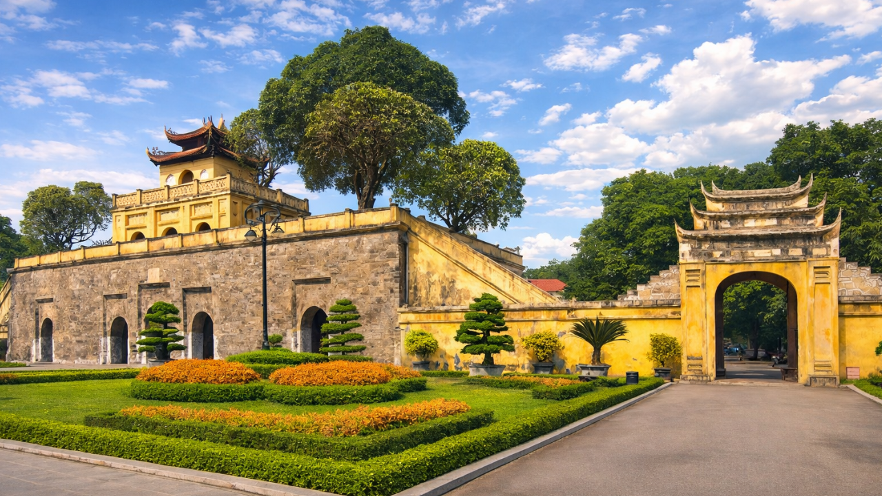 A sunny walk around Thang Long Citadel (4K)