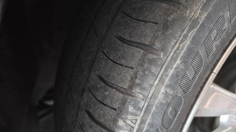 Ini penyebab ban mobil bekas habis sebelah selain kaki-kaki bermasalah