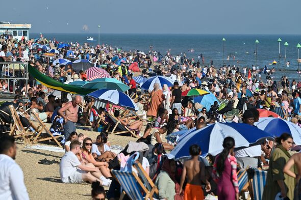 UK weather maps turn red for 28C scorcher as Brits to bask in 9-day ...