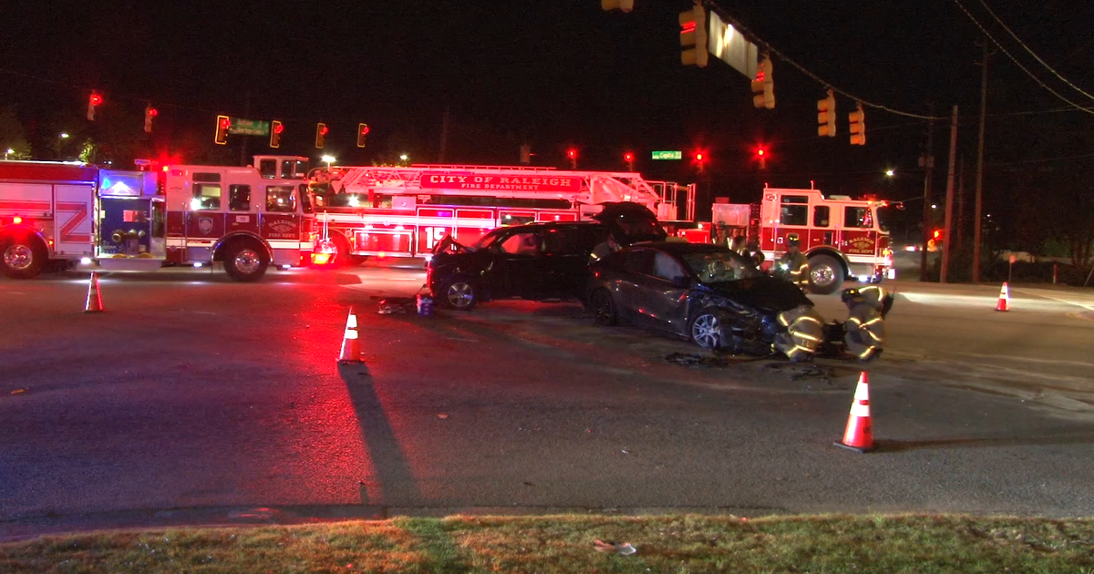 Raleigh police: Two people sent to hospital in Capital Boulevard crash