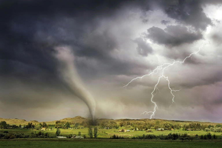 Monster tornado threat sparks concern across central US as violent ...