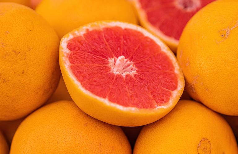 Grapefruit a sůl: Efektivní kombinace pro čistou koupelnu