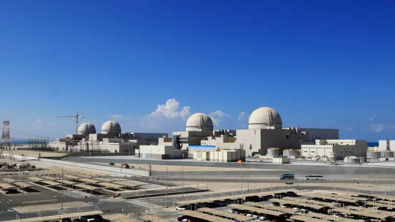 Attacco di droni colpisce l’importante centrale nucleare di Barakah ...