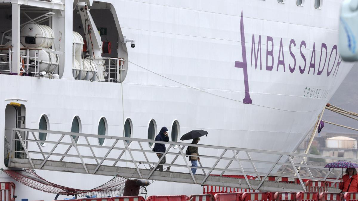 Atraca en Guecho el crucero afectado por un brote de gastroenteritis