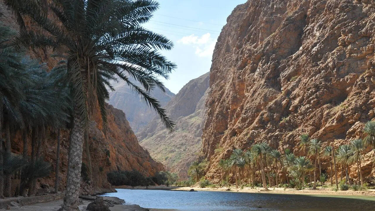 What’s inside the deep, natural water slides of Snake Canyon in Oman ...