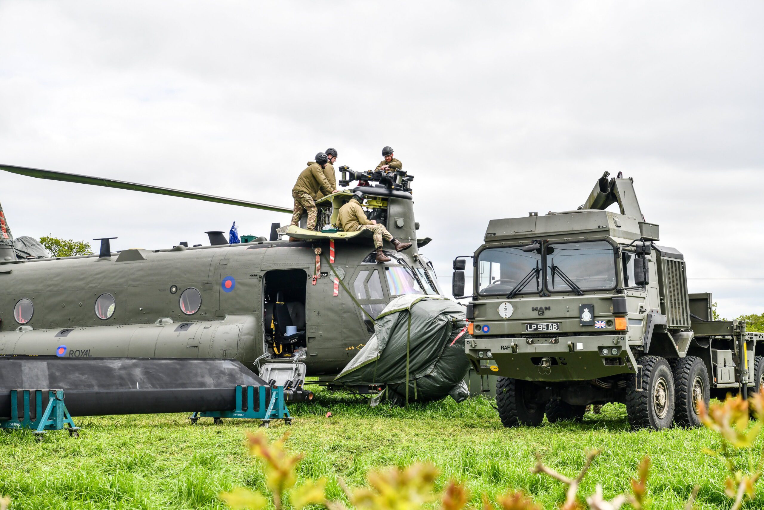 RAF carry out urgent repairs to Chinook helicopter after emergency landing