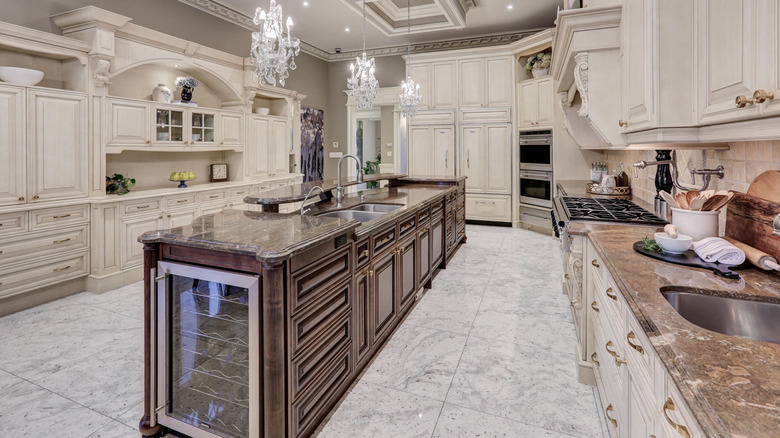 21 questionable vintage kitchen decor trends we're happy to leave in ...