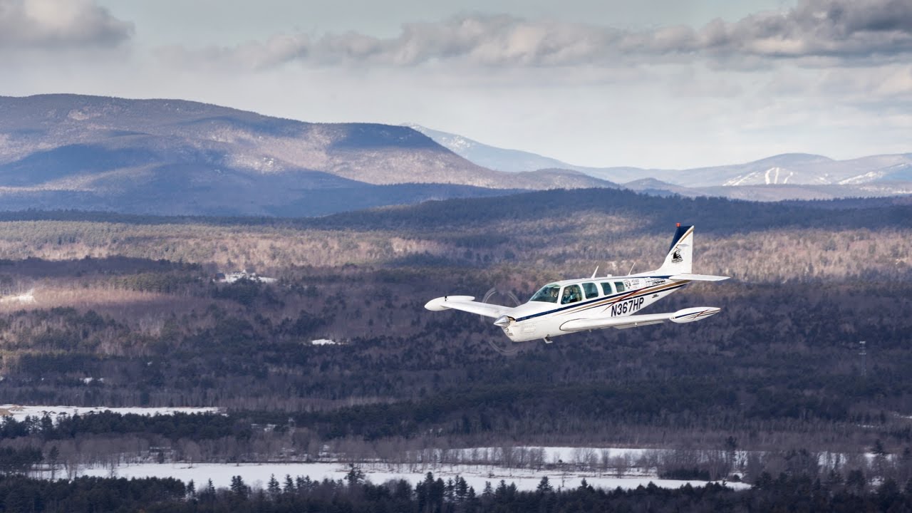 Watch a pilot attempt a dangerous short runway landing in the mountains