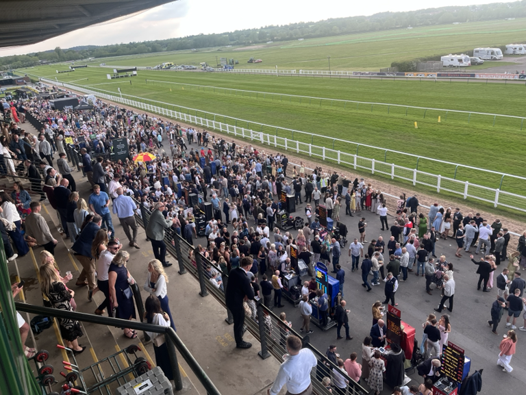 Six races on Wednesday for Logicor Proudly Warwick Raceday