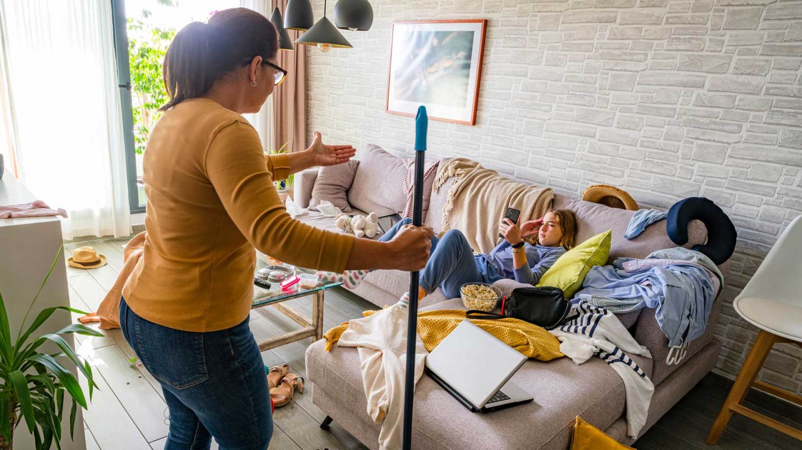 Räumst du deinem Teenager ständig hinterher? Selbst schuld!