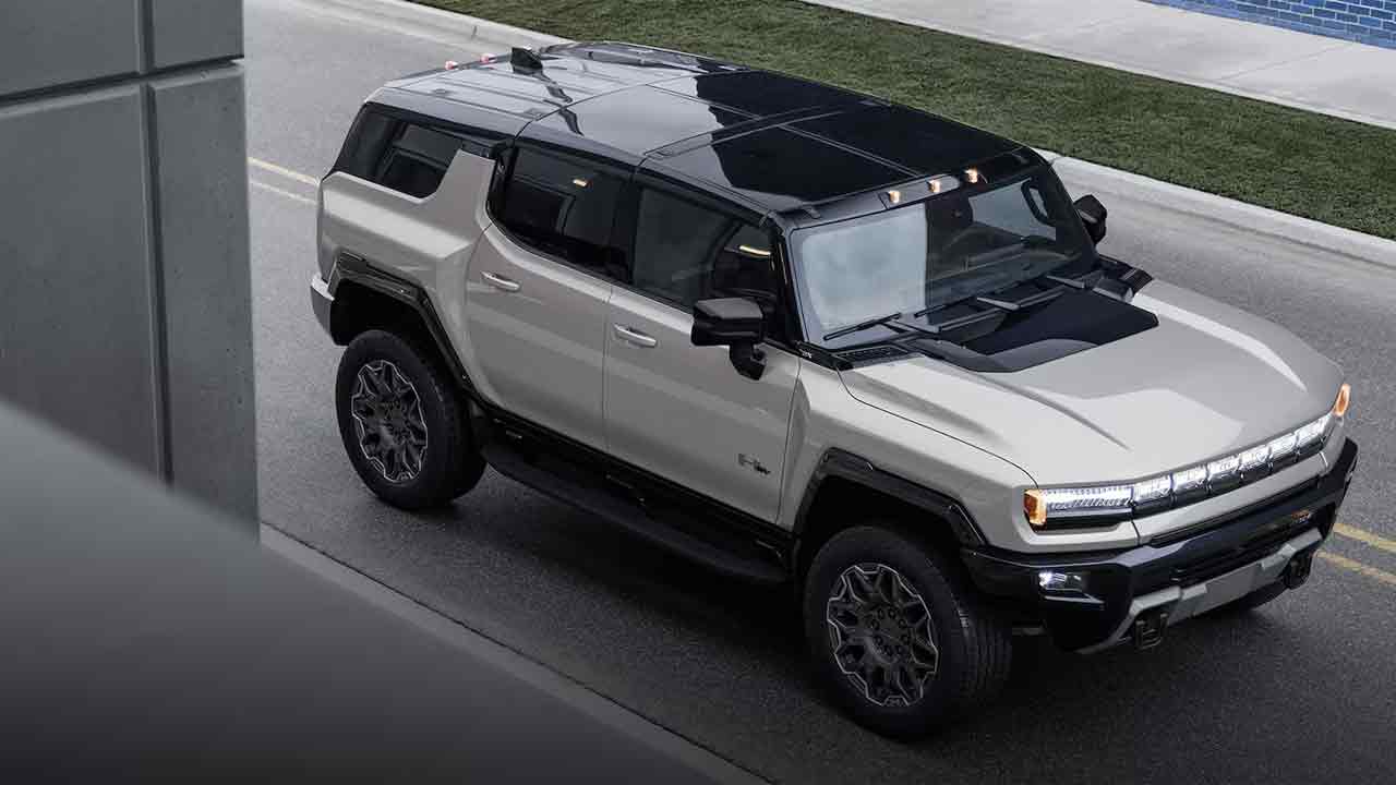 578 HP, 318-mile range, 300-kW charging, 5.9 inch lift: Hummer EV is a ...