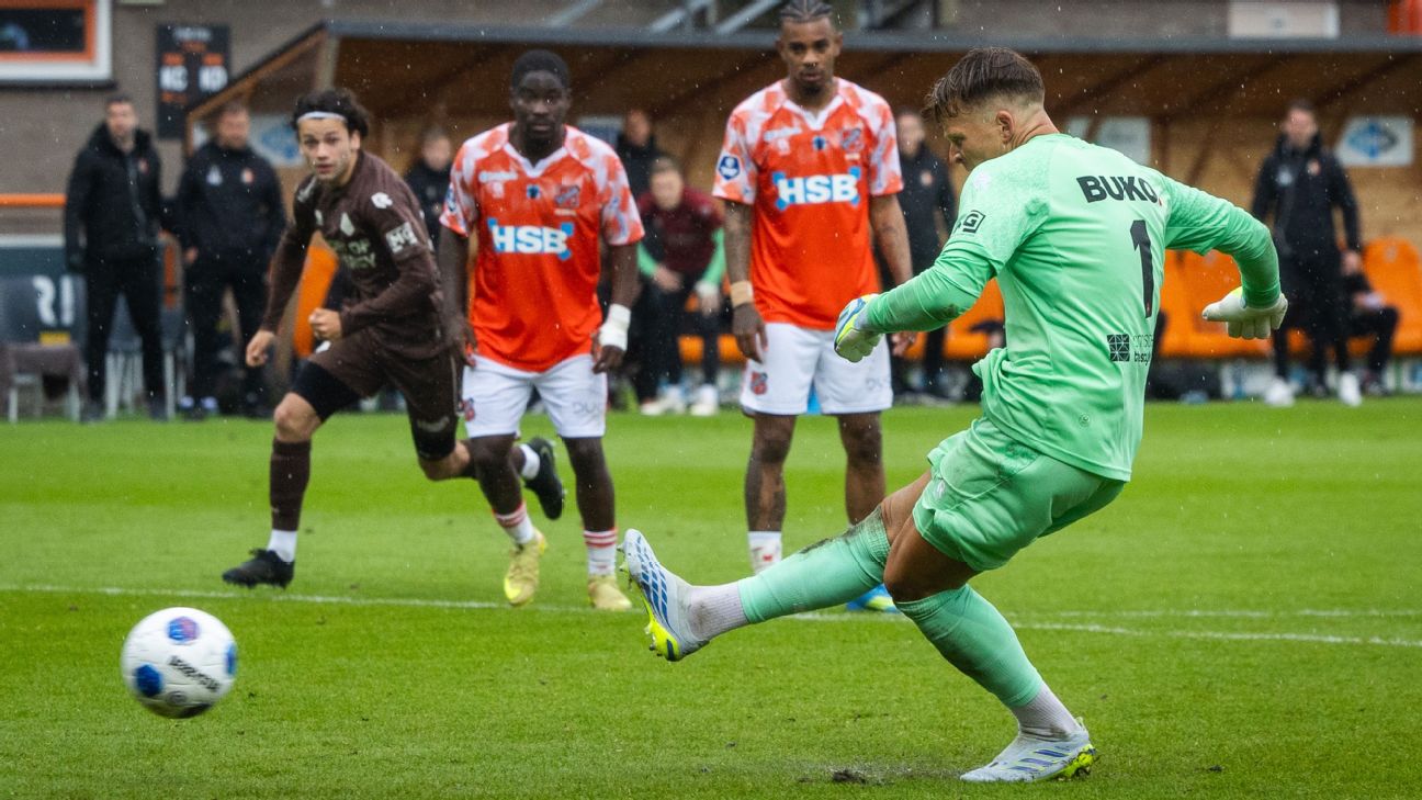 Goalkeeper Ronald Koeman Jr. scores late penalty to rescue club from ...