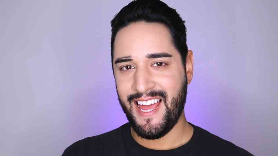 A pro makeup artist tries baking makeup