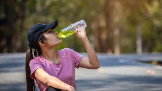Heatwave dehydration alert: 4 natural electrolyte drinks that can ...