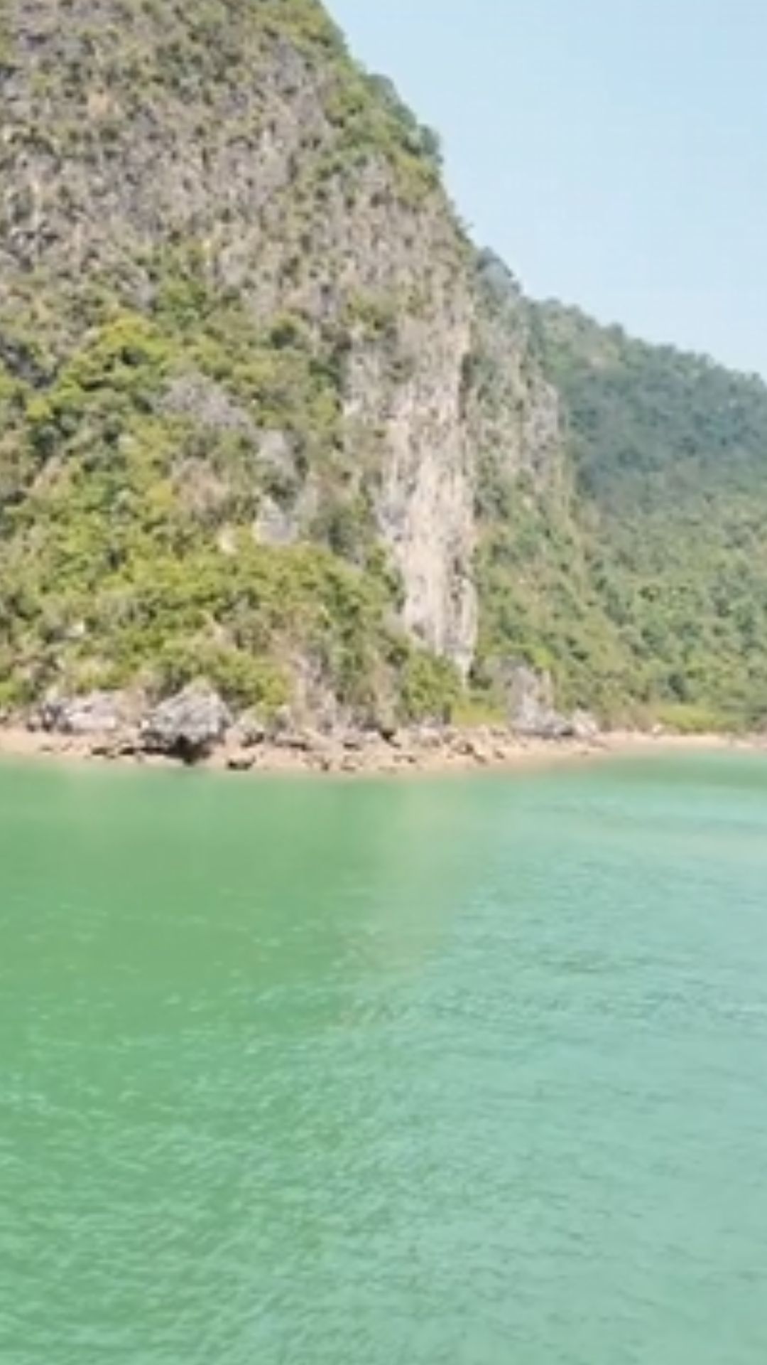 Jaw dropping view of Halong Bay you have to see this