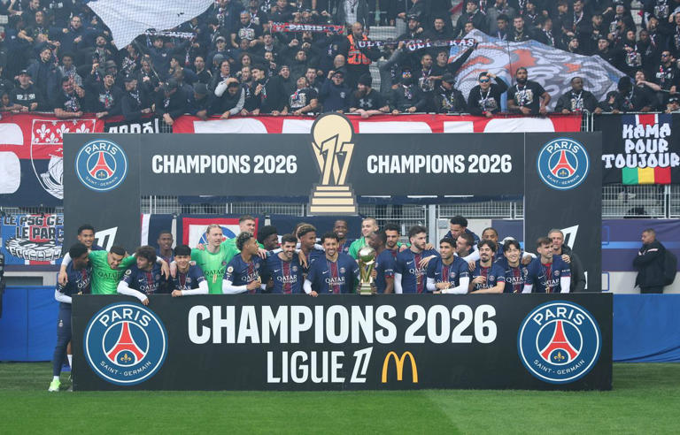 Paris FC - PSG : C’était quoi cette remise du titre de champion toute ...