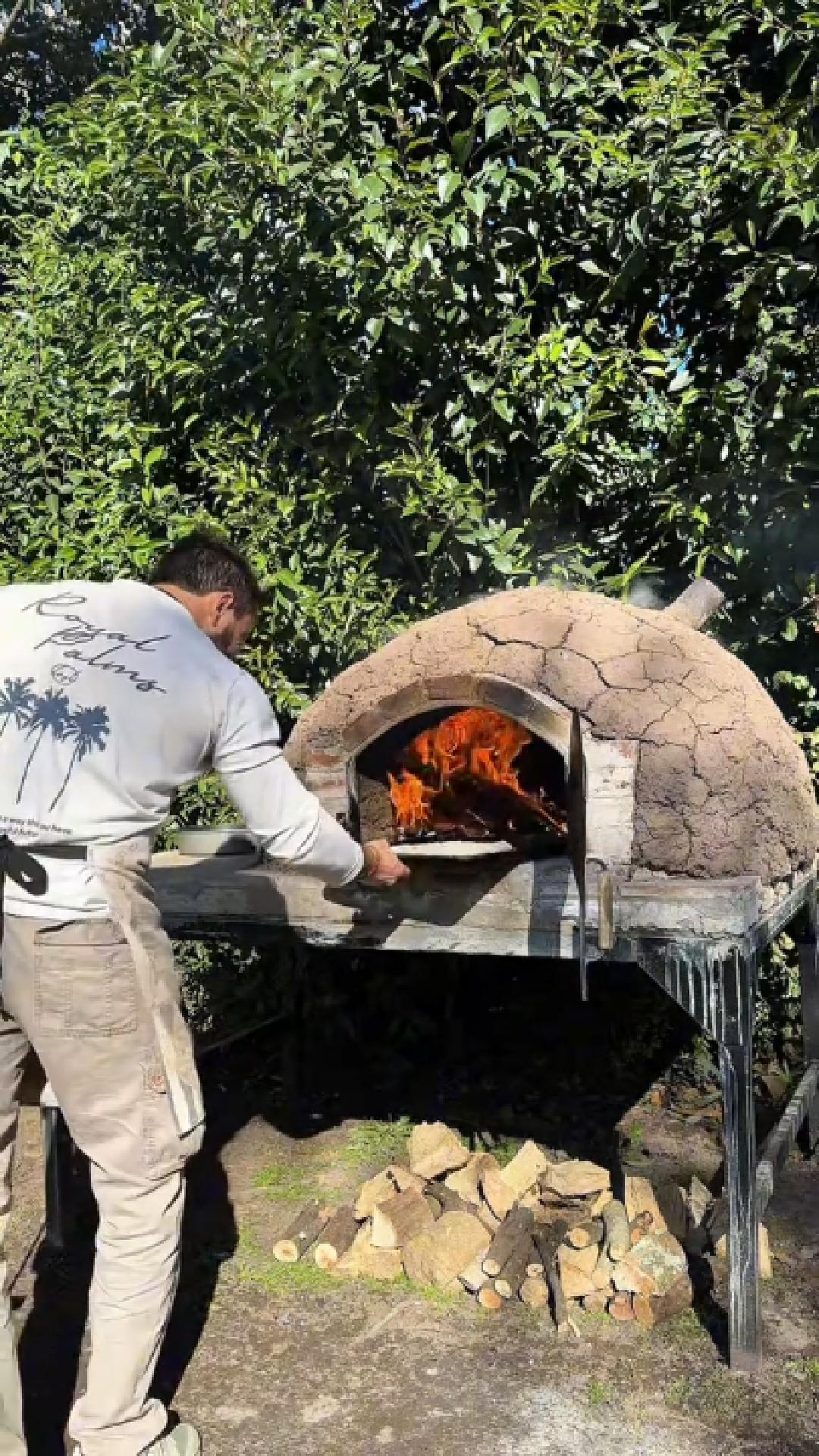 Estrenando el horno de barro con pan casero