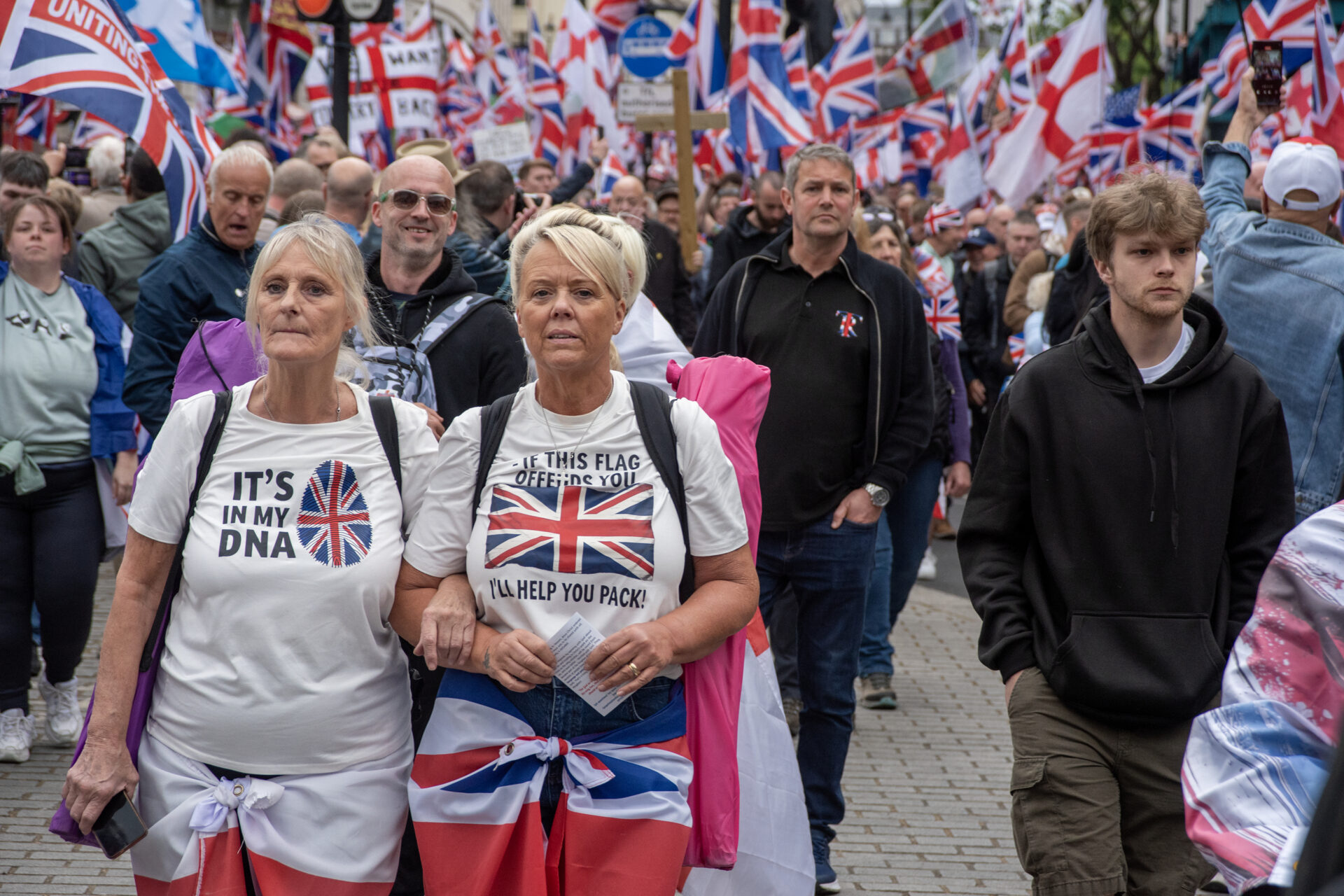 Due fazioni a confronto nelle strade di Londra: scopri il motivo
